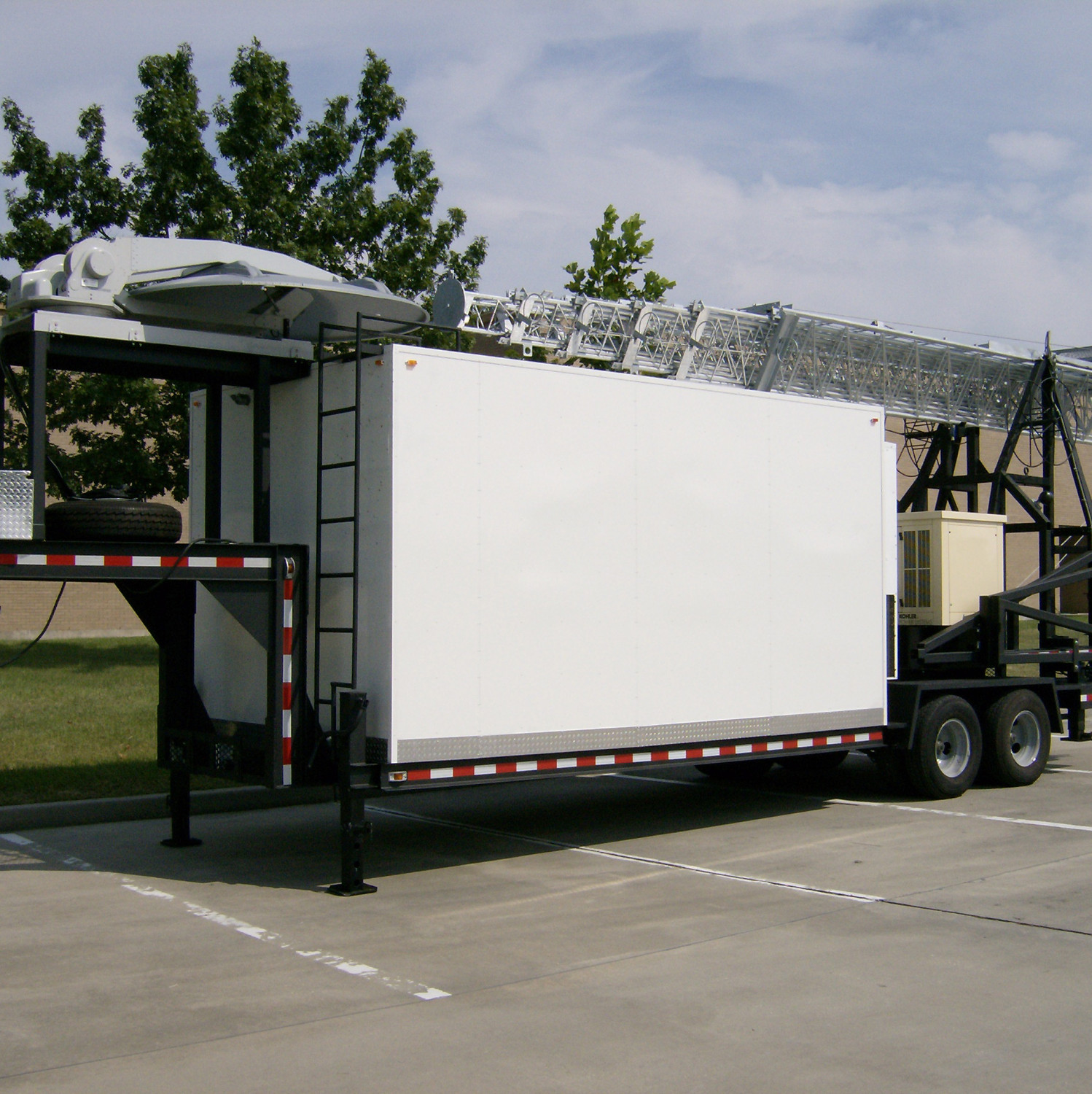 Telescopic Tower Trailer System - AllTech Communications